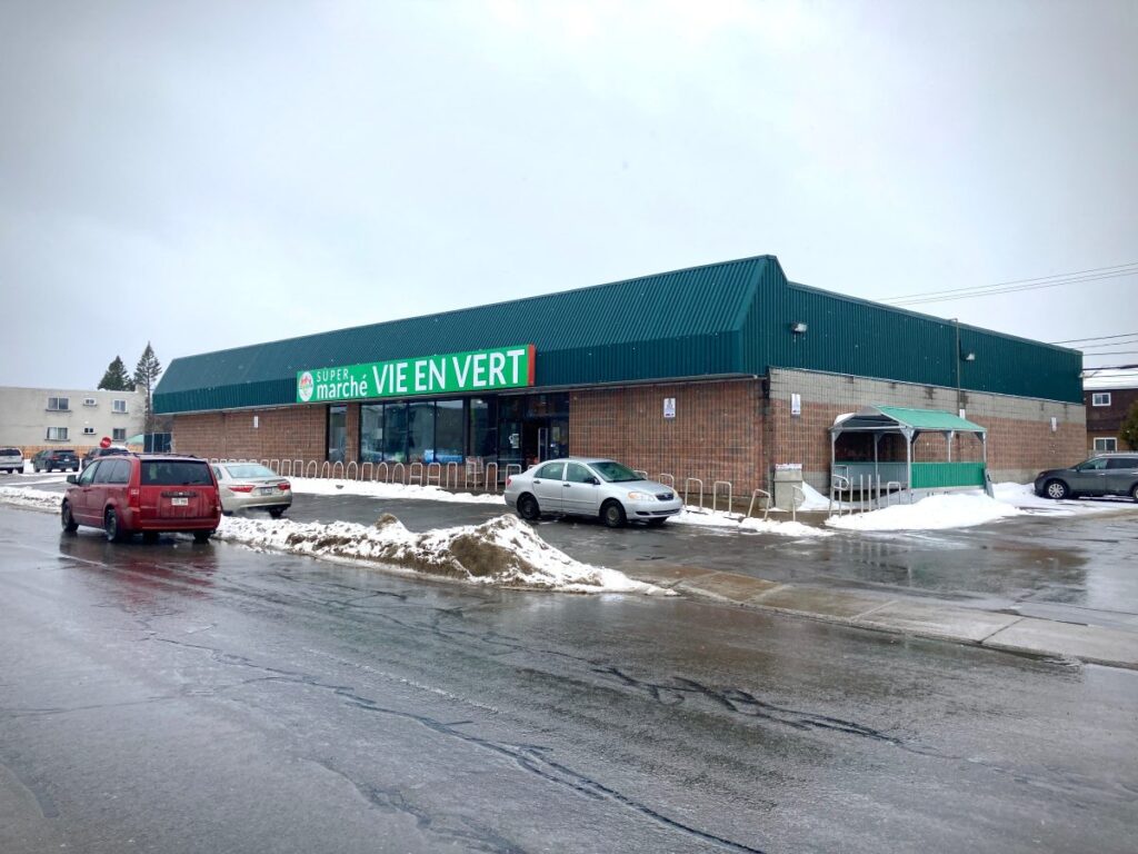 The Mourelatos supermarket has closed its doors in Laval - Courrier ...